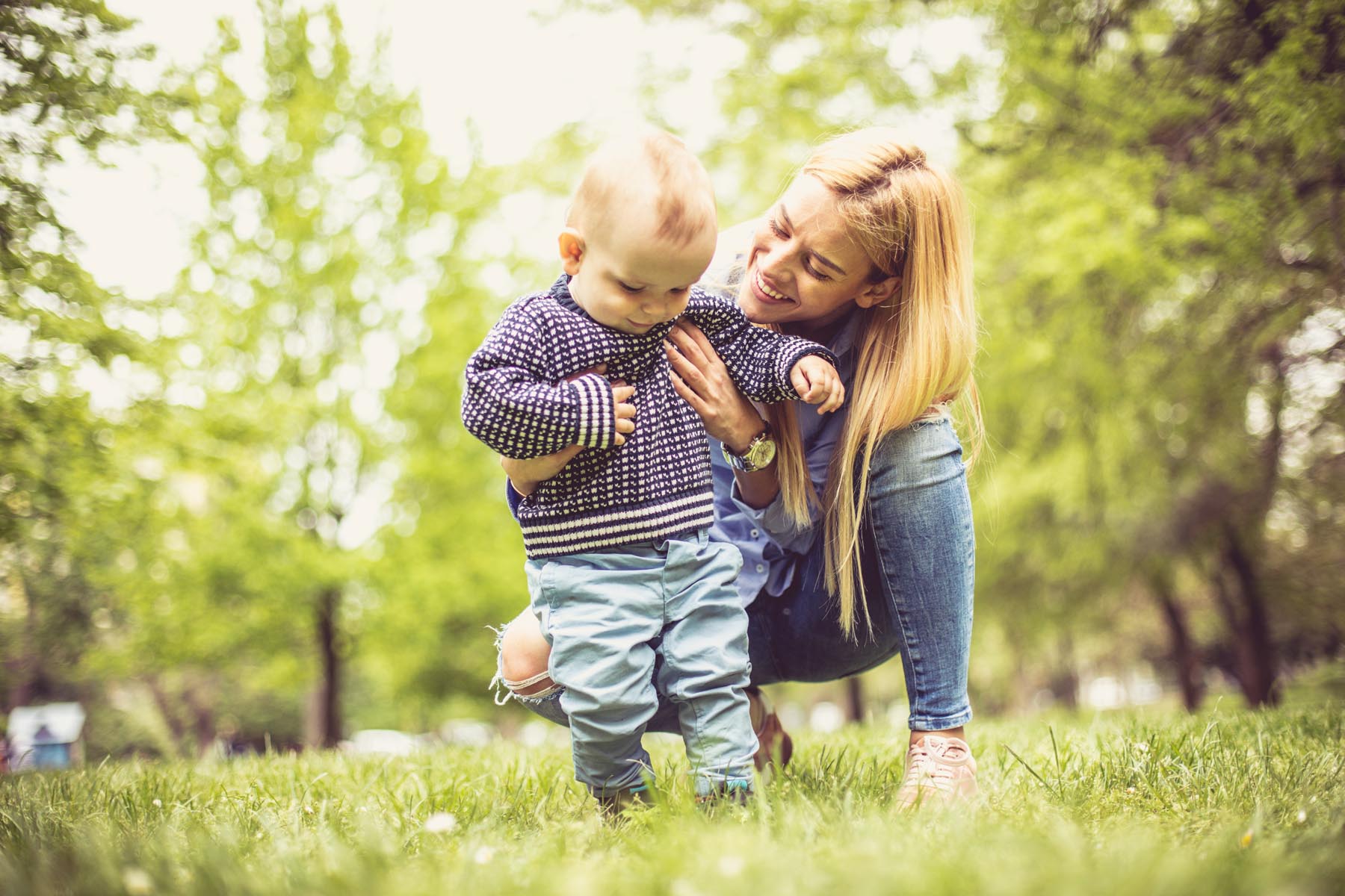 Die ersten Schritte - Die richtige Unterstützung beim Laufen lernen ...
